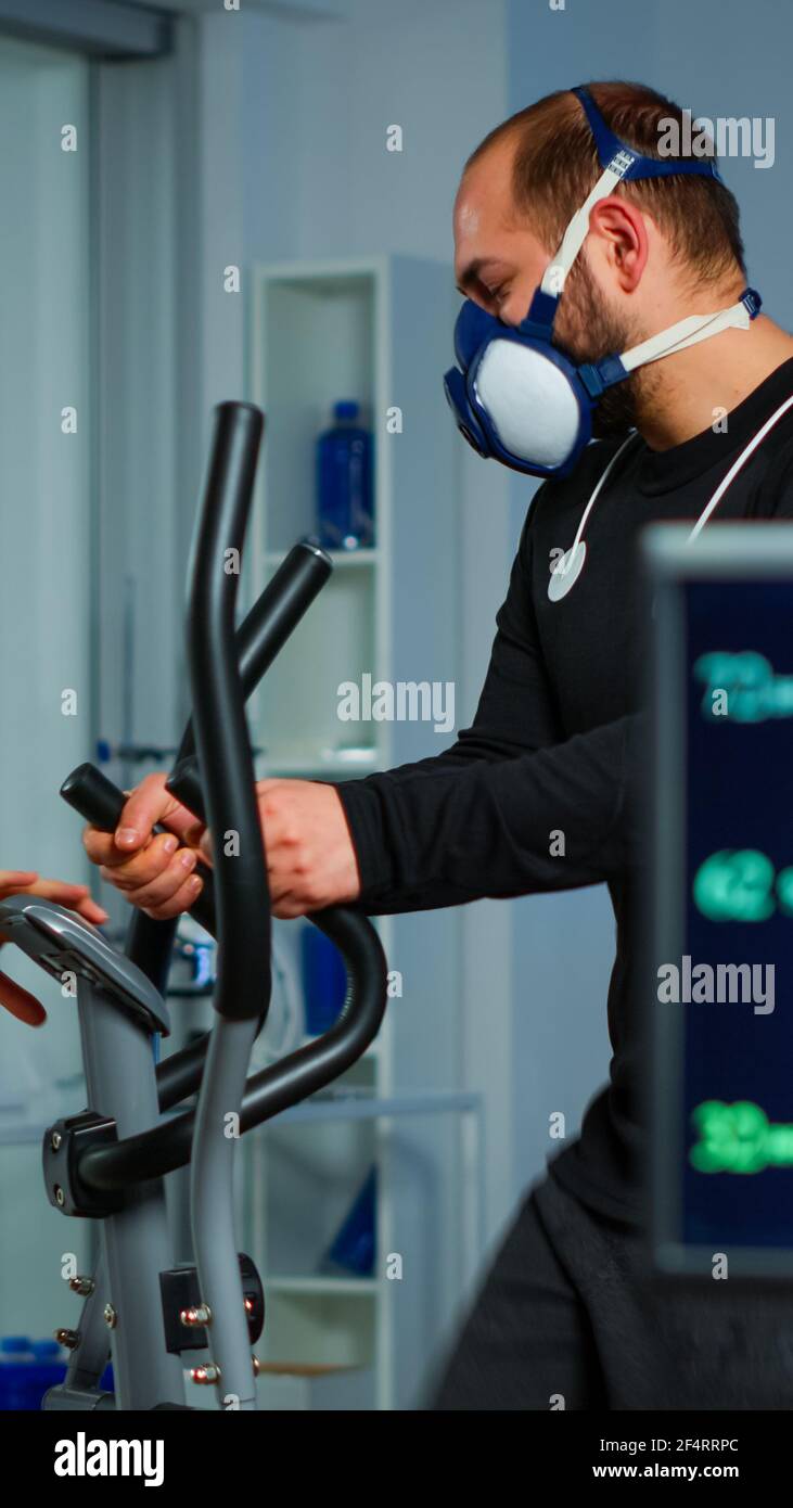 Specialist health supervisor increasing level of exercises monitoring ...