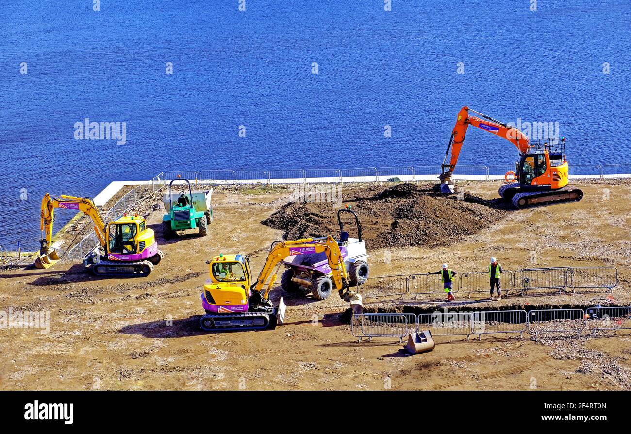Riverside construction work on the banks of the river Tyne Stock Photo ...