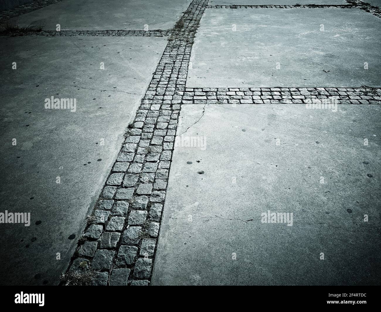 Cobblestone paths hi-res stock photography and images - Alamy