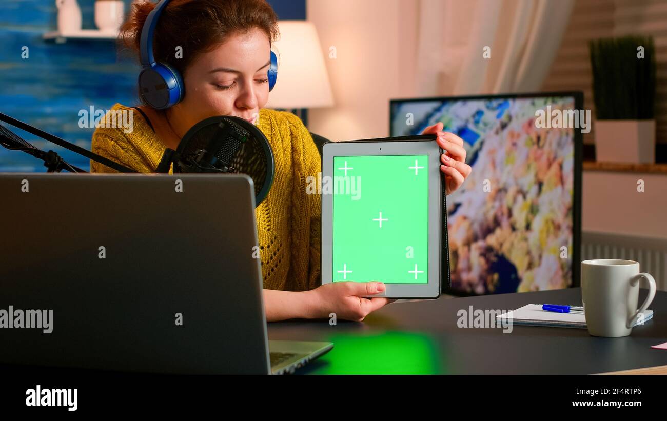 Blogger influencer green screen hi-res stock photography and images - Alamy