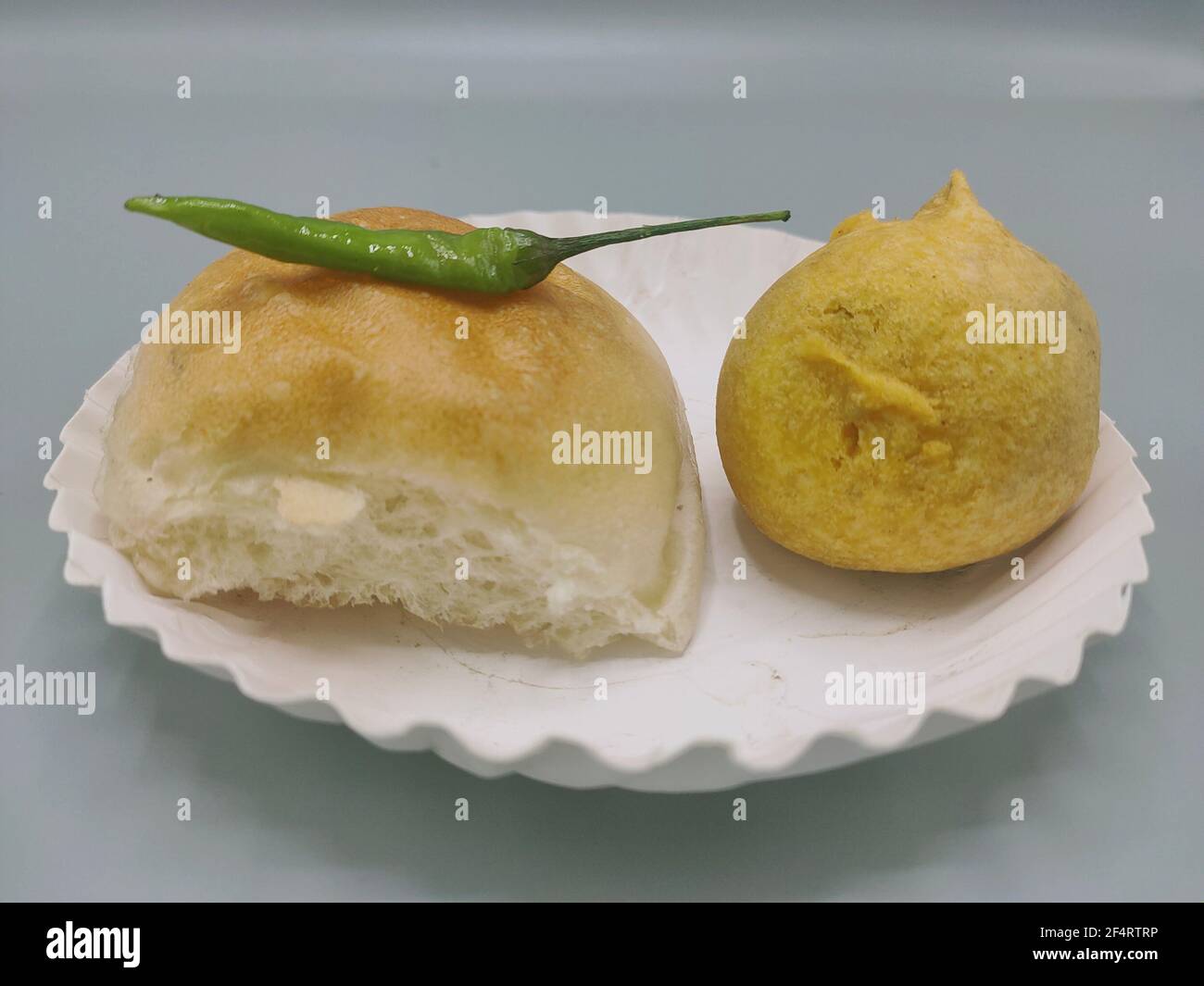 Vada pav hi-res stock photography and images - Alamy
