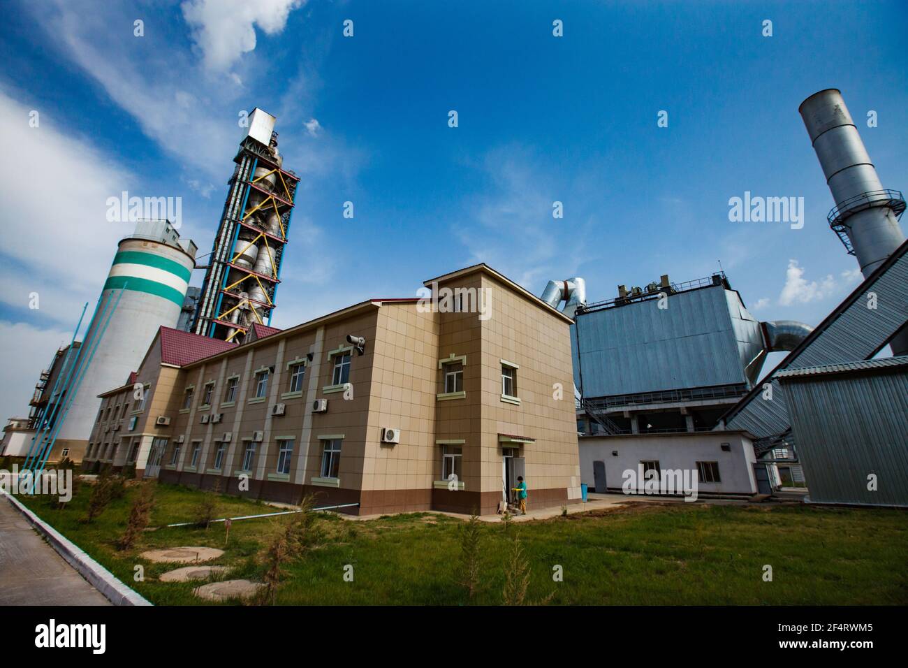 Tall cylinder building hi-res stock photography and images - Alamy