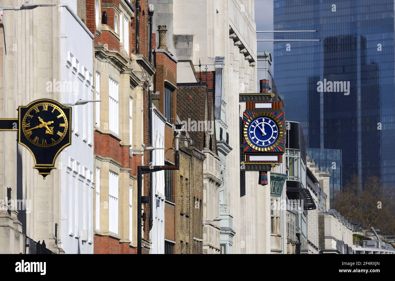 London, England, UK. Art Deco Clock on Peterborough Court, 135 Fleet ...