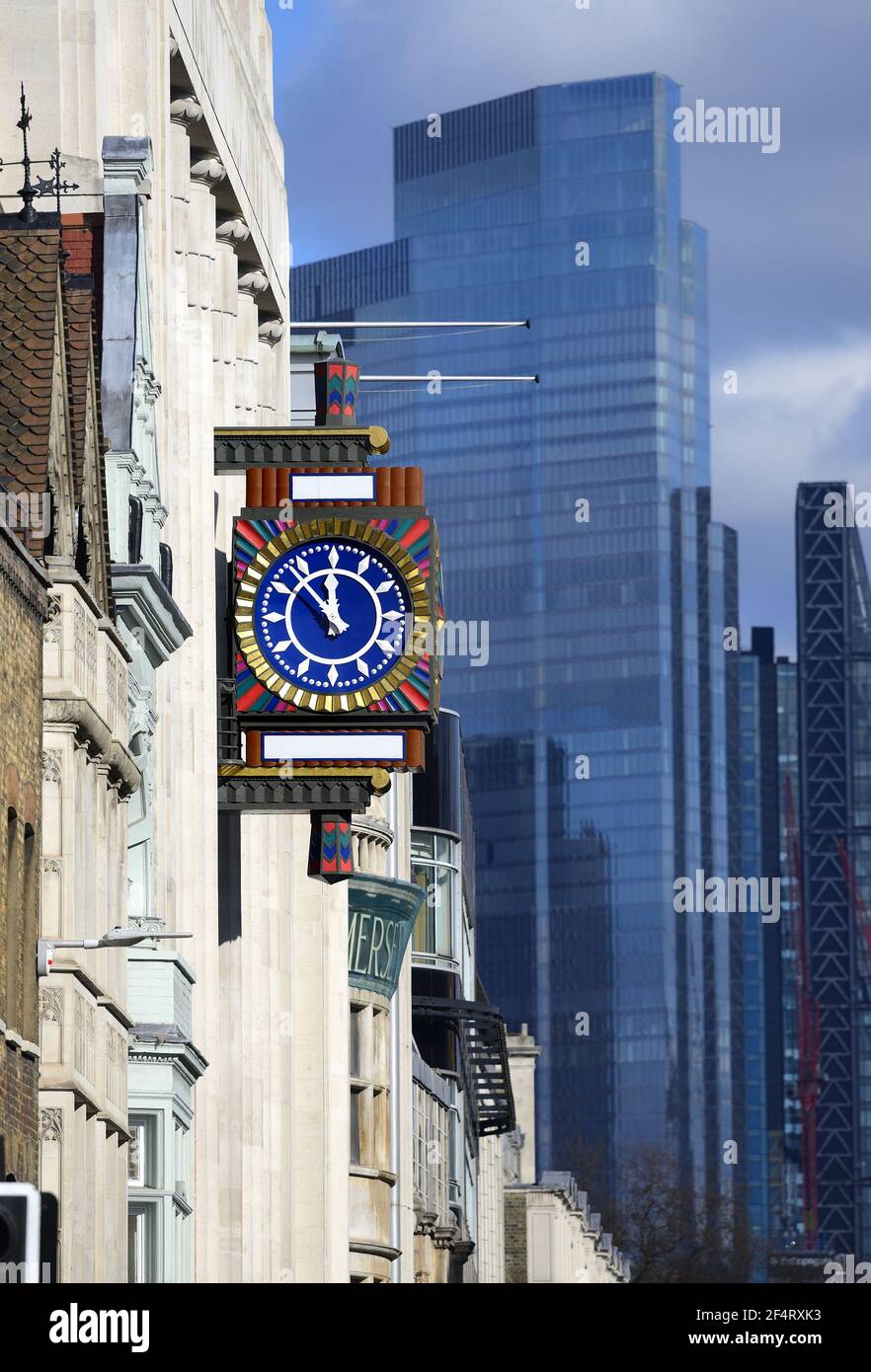 Telegraph clock 135 fleet street hi-res stock photography and images ...