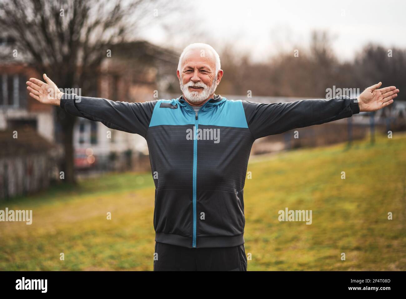 Active senior man is exercising. Healthy retirement lifestyle Stock ...