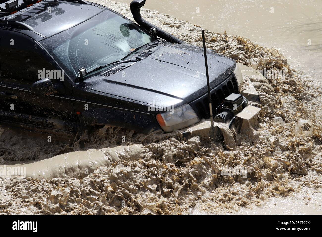 4x4 making big splash in mud. Off-road race Stock Photo - Alamy