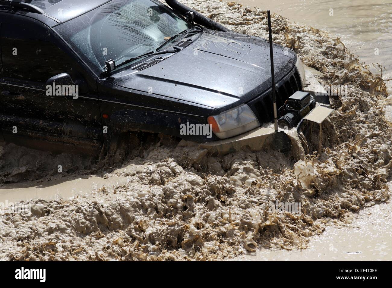 4x4 making big splash in mud. Off-road race Stock Photo - Alamy