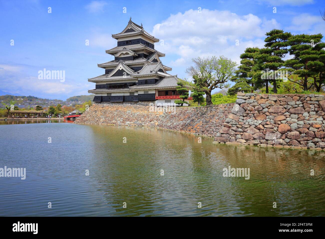 Japanese castle. Tourist attractions of Japan - Matsumoto Castle ...