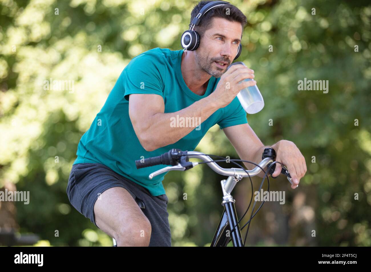 Cyclist taking a break hi-res stock photography and images - Alamy