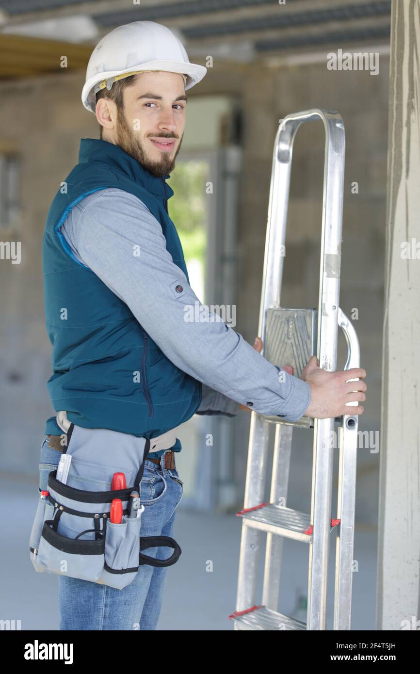 builder holding a ladder Stock Photo - Alamy