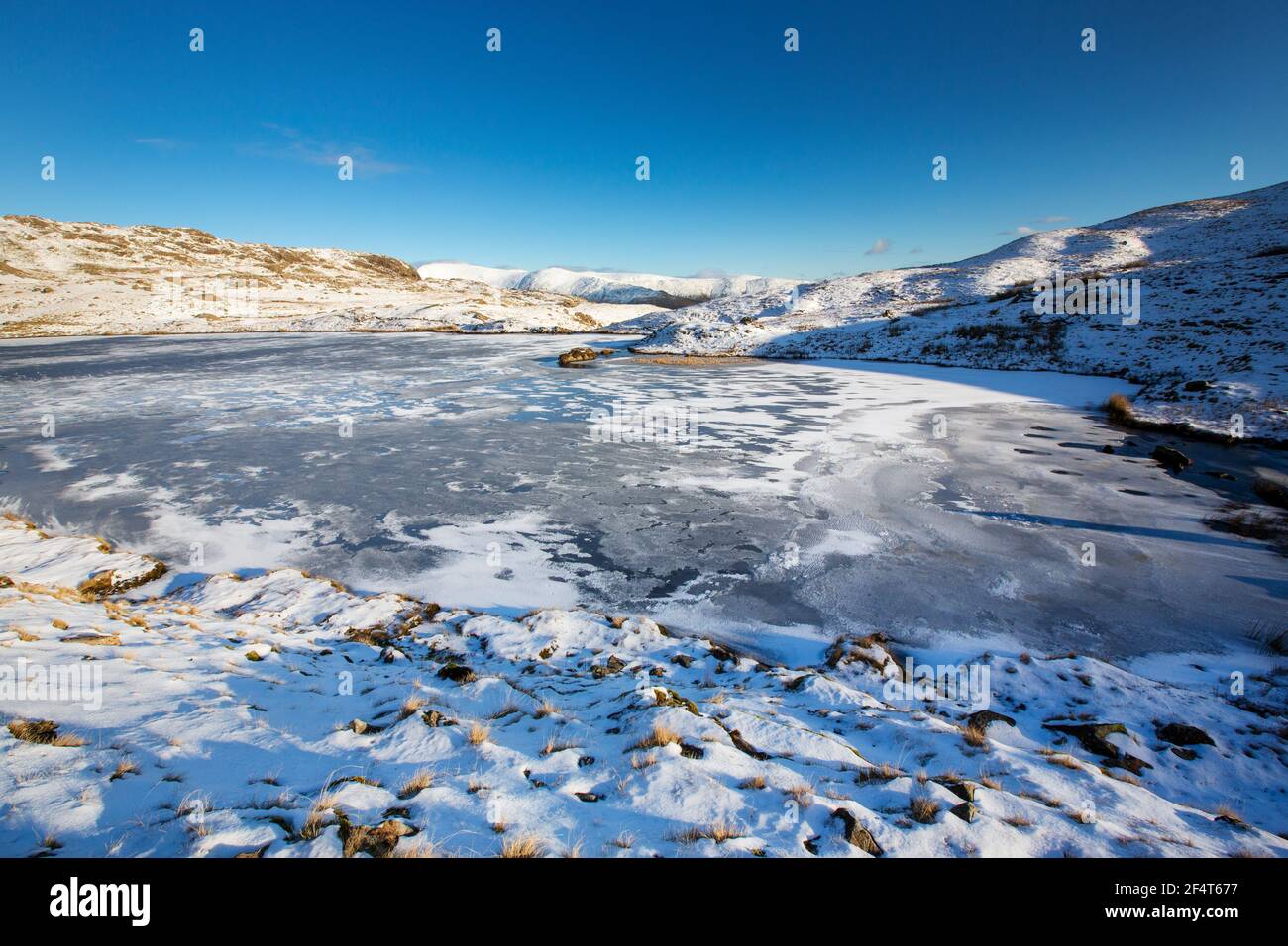 Codale Tarn frozen in winter above Grasmere, Lake District, UK Stock ...