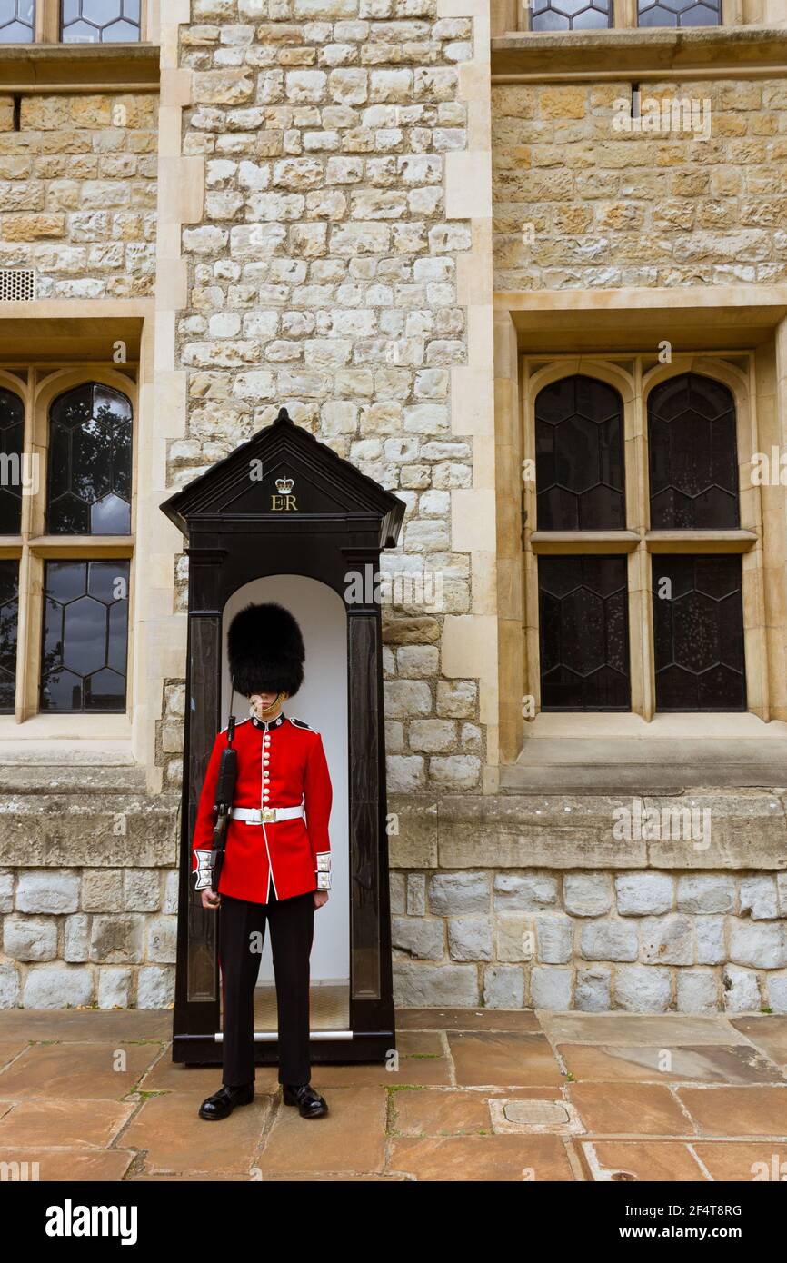 Bayonet british hi-res stock photography and images - Alamy