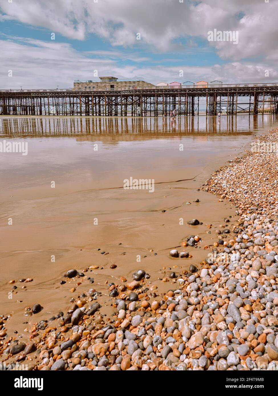 Hastings Beach - Hastings Pier and sandy pebble beach at low tide in ...