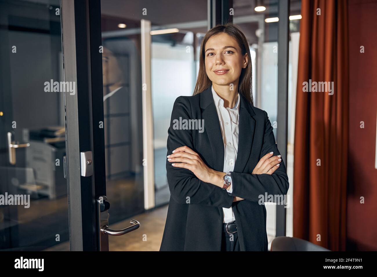 Looking ahead office hi-res stock photography and images - Alamy