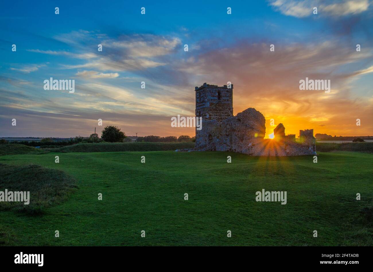 Knowlton church and neolithic henge hi-res stock photography and images ...