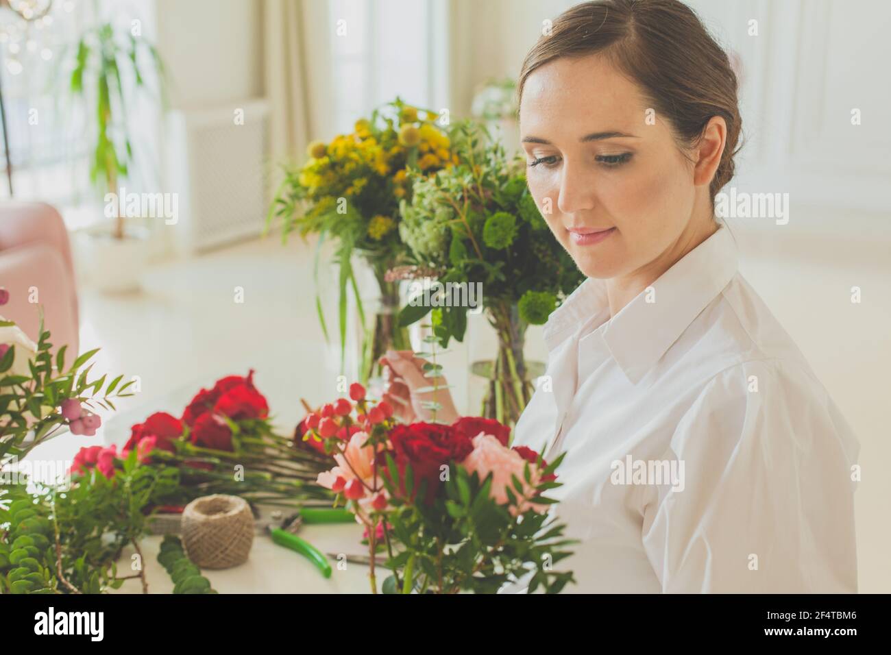 Professional florist work cute hi-res stock photography and images - Alamy