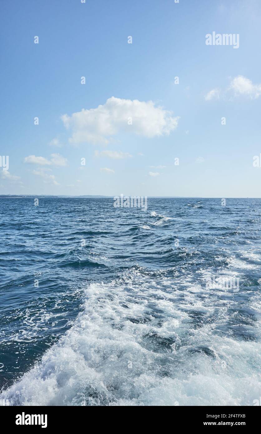 Sunny weather sailing hi-res stock photography and images - Alamy