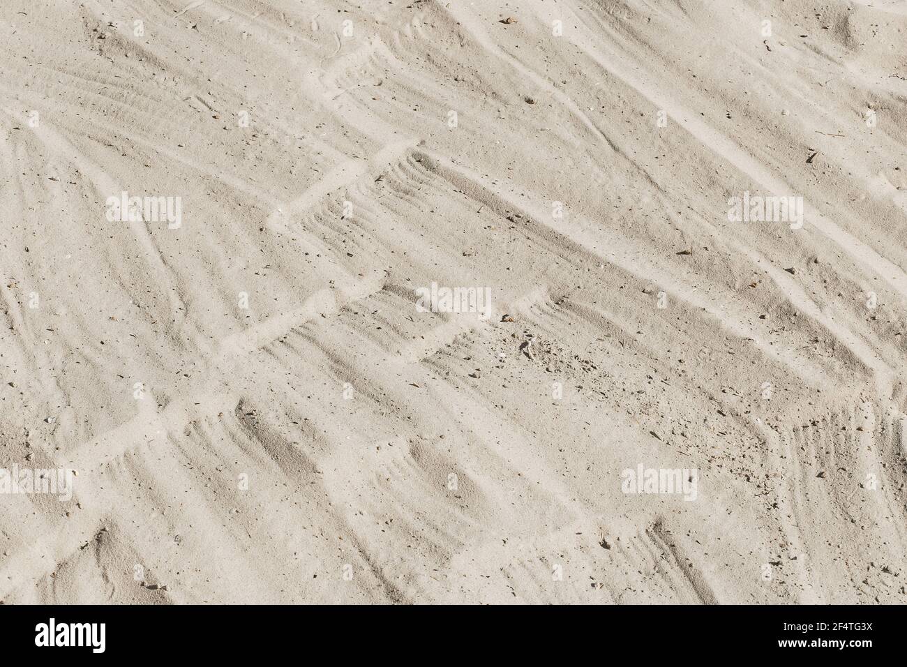 Beach white sand rake screed pattern texture background Stock Photo - Alamy