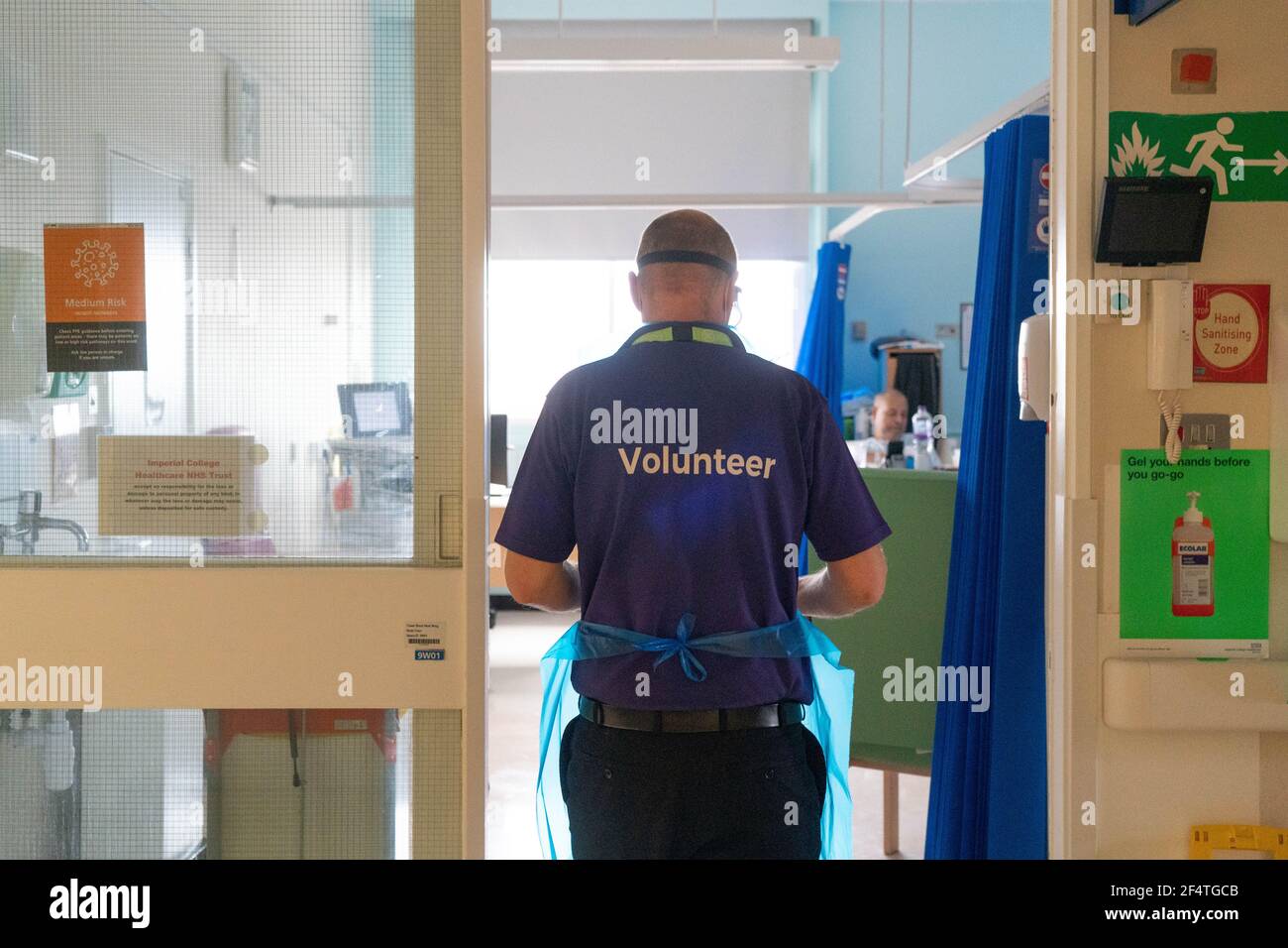 Hospital food trolley hi-res stock photography and images - Alamy
