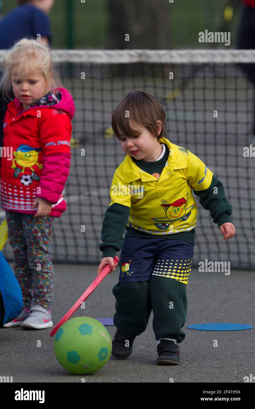 London children activity class hi-res stock photography and images - Alamy
