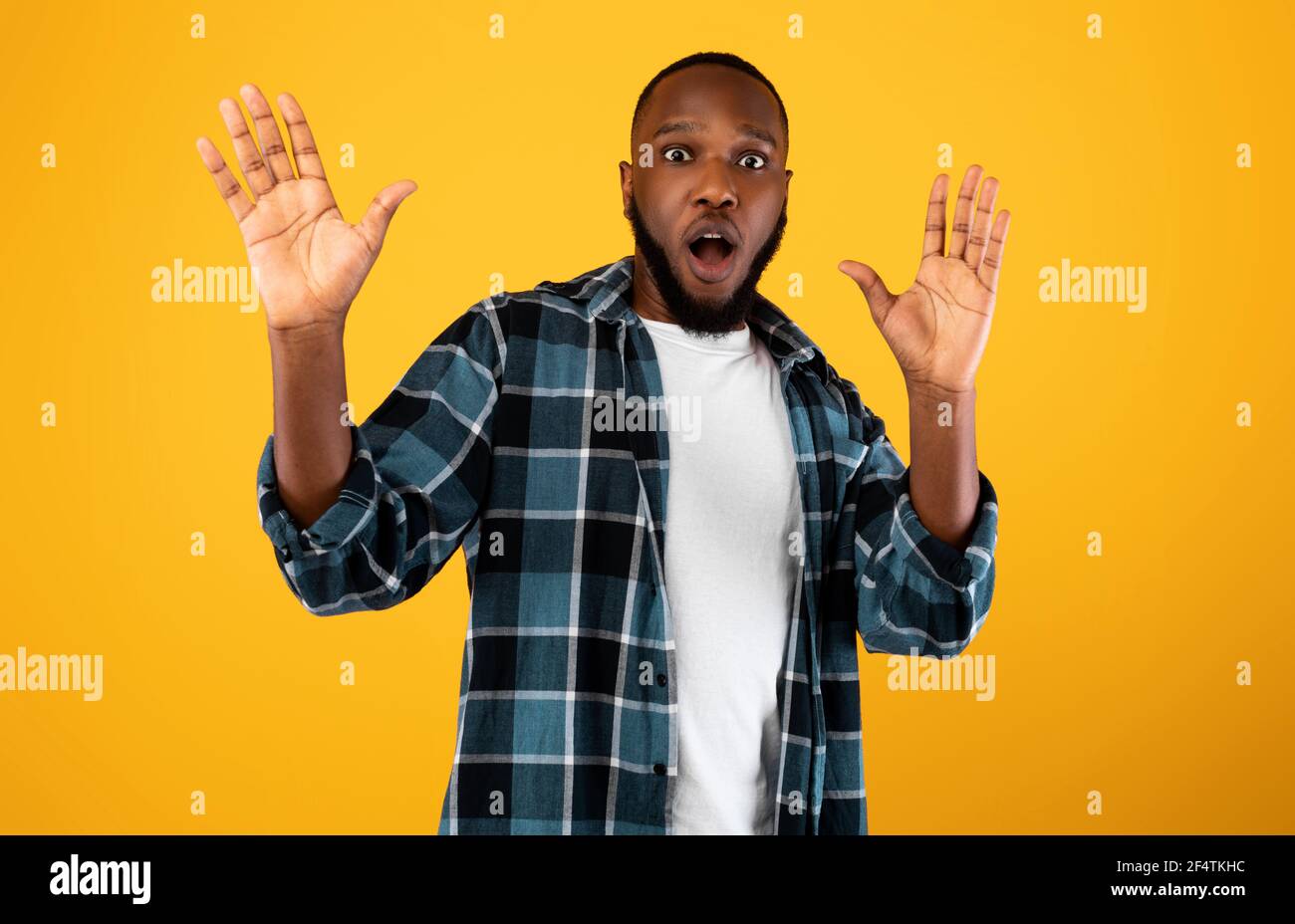 Hands over mouth hi-res stock photography and images - Alamy