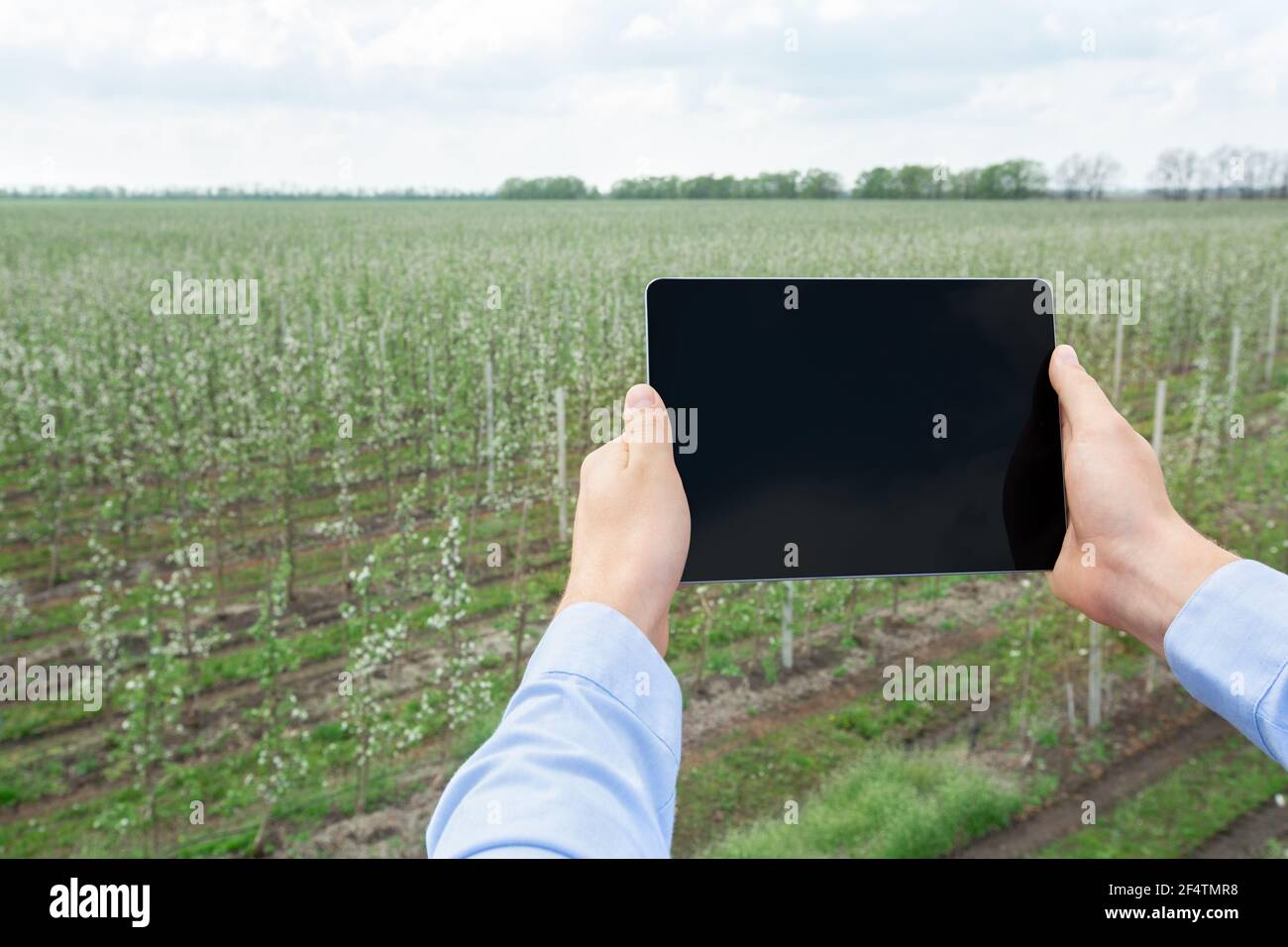 Data analysis farm hi-res stock photography and images - Alamy