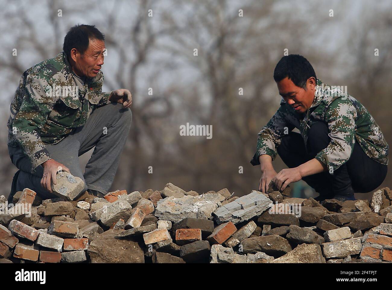 Chinese labor force hi-res stock photography and images - Alamy