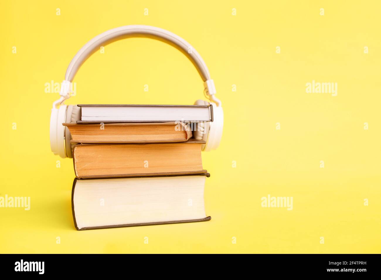 University stereo hi-res stock photography and images - Alamy