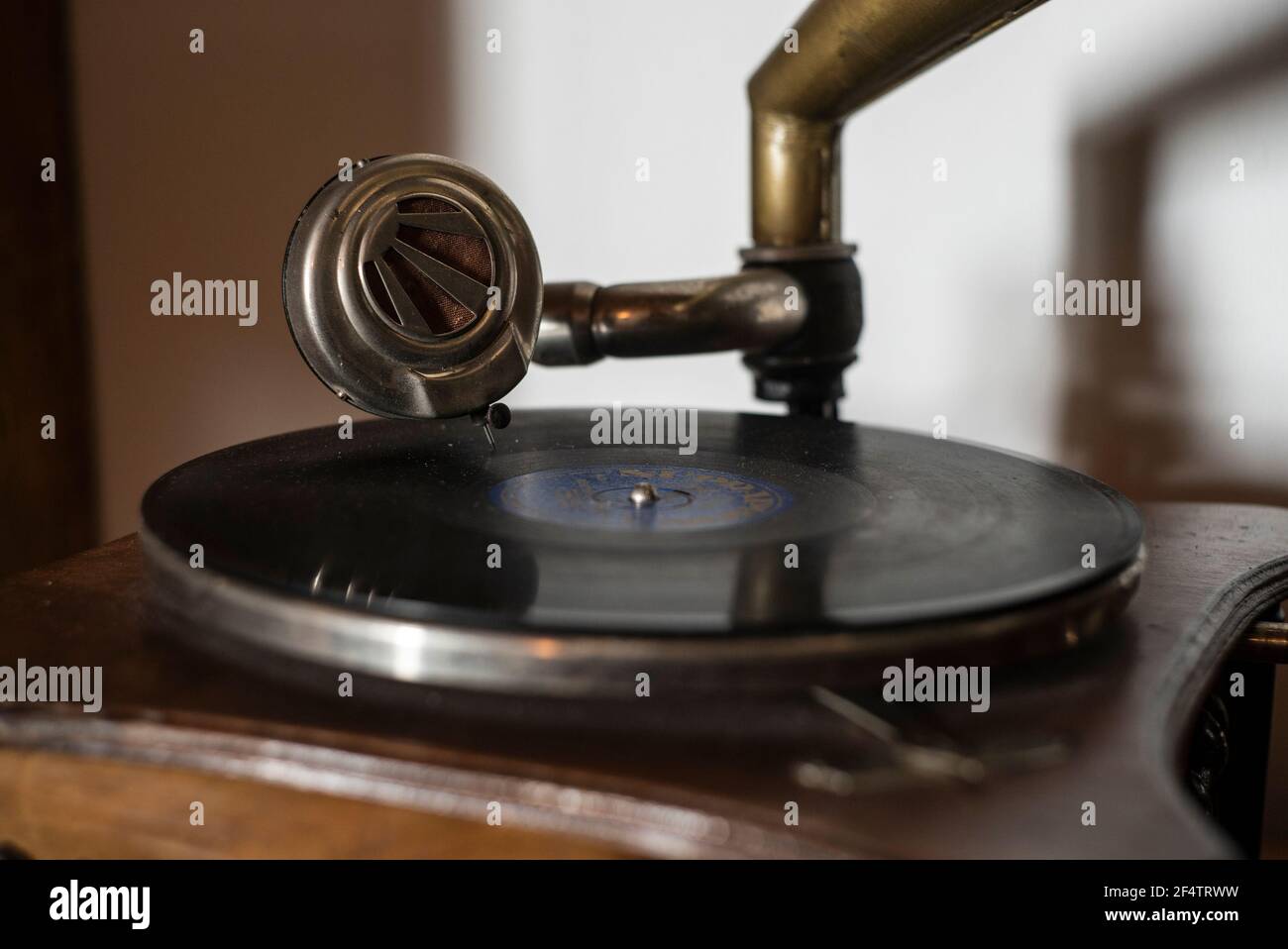 Detail of a Gramophone while a record is playing Stock Photo - Alamy