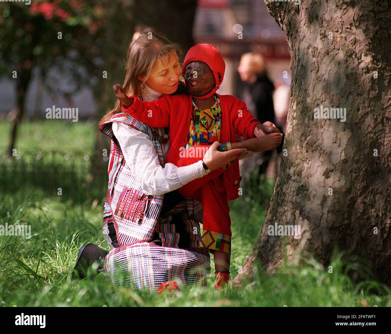 BRONWEN JONES (LEFT) WITH DORAH MOKOENA (RIGHT). BRONWEN IS HELPING ...