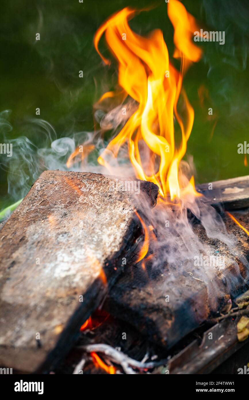 Small outdoor fire hi-res stock photography and images - Alamy