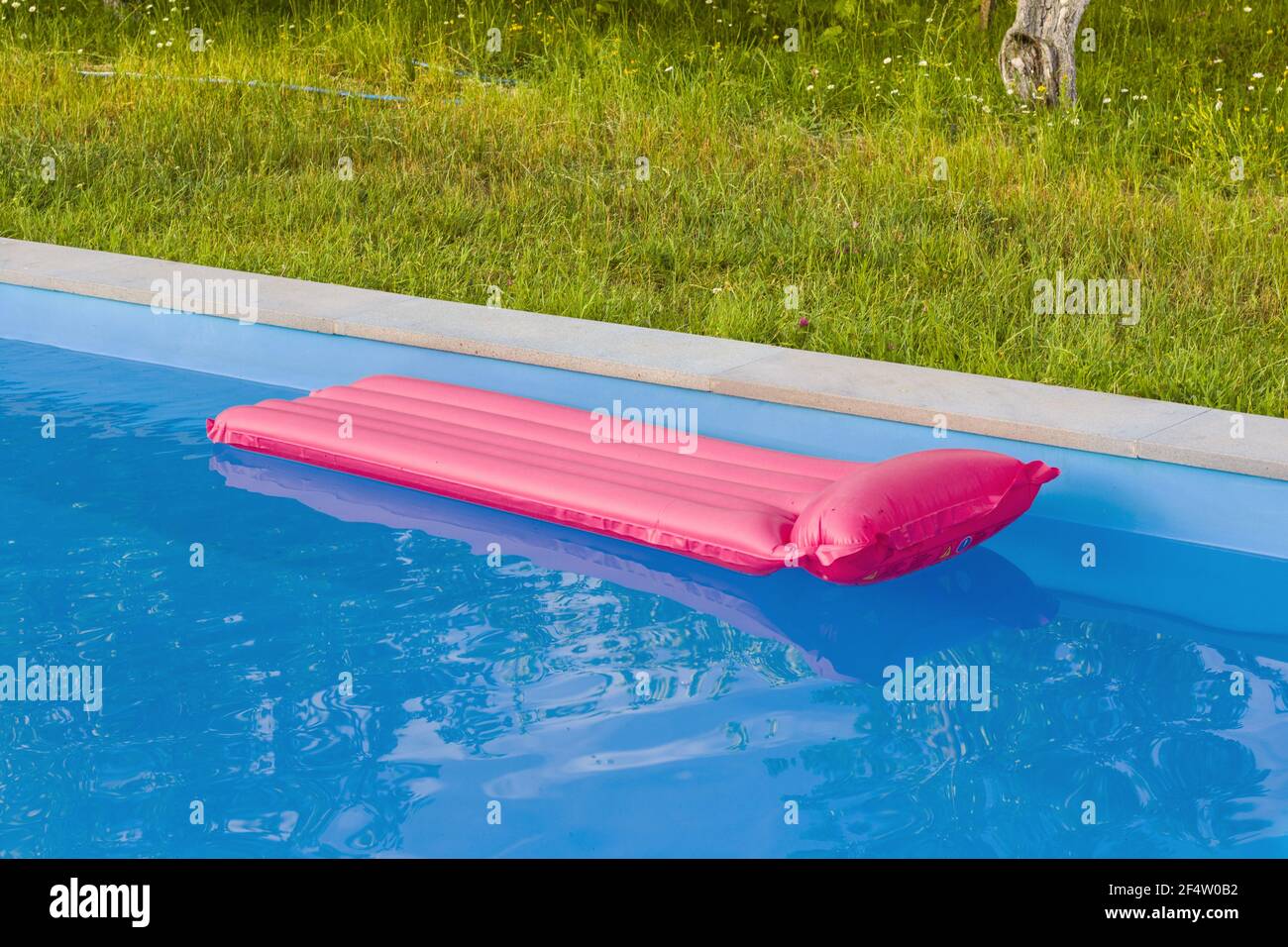 Pink pool float hi-res stock photography and images - Alamy