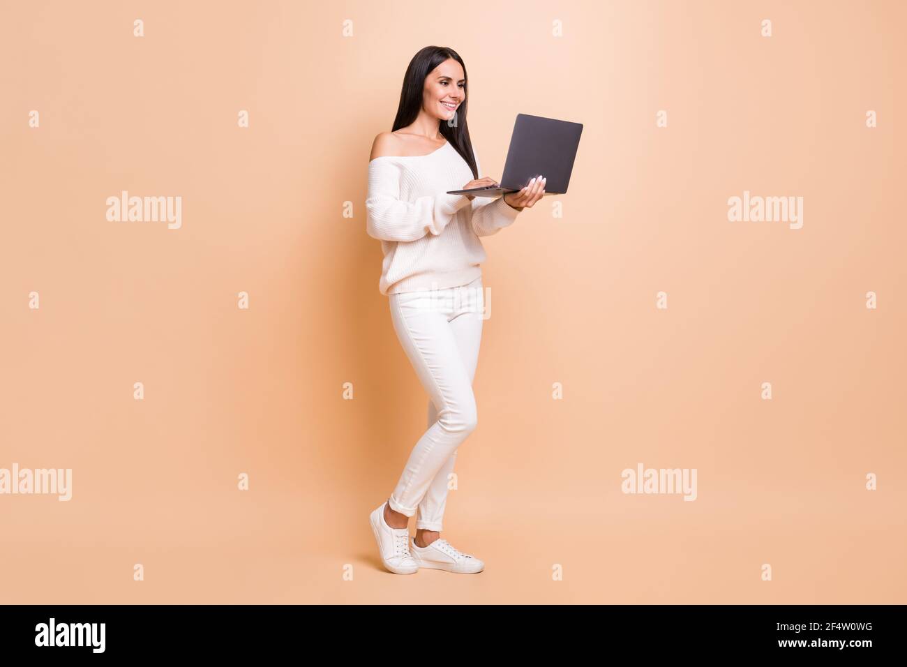 Full size photo of young girl happy smile watch workshop seminar browse ...