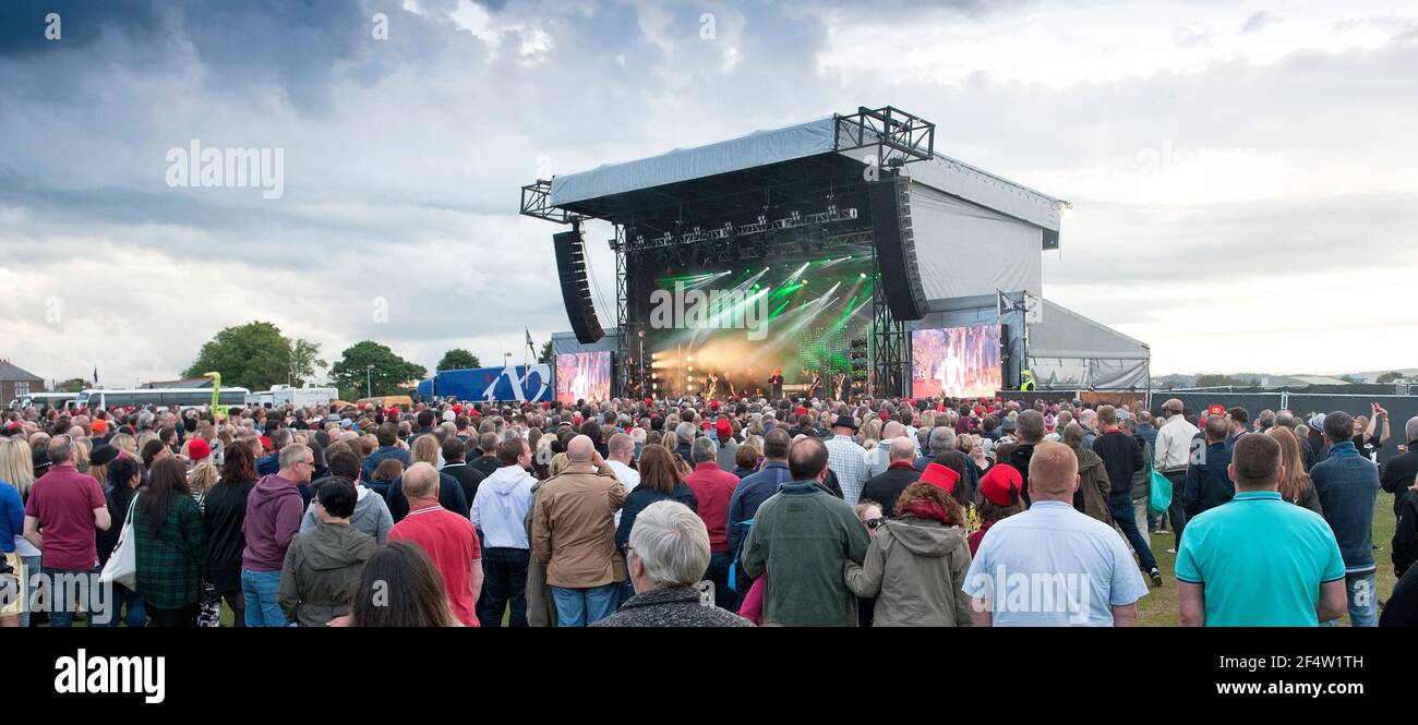 Main stage hi-res stock photography and images - Alamy