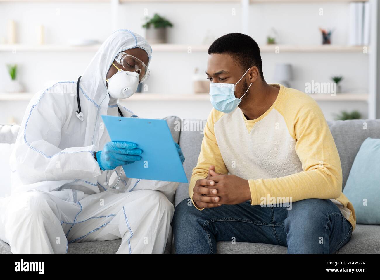 Black patient doctor hi-res stock photography and images - Alamy