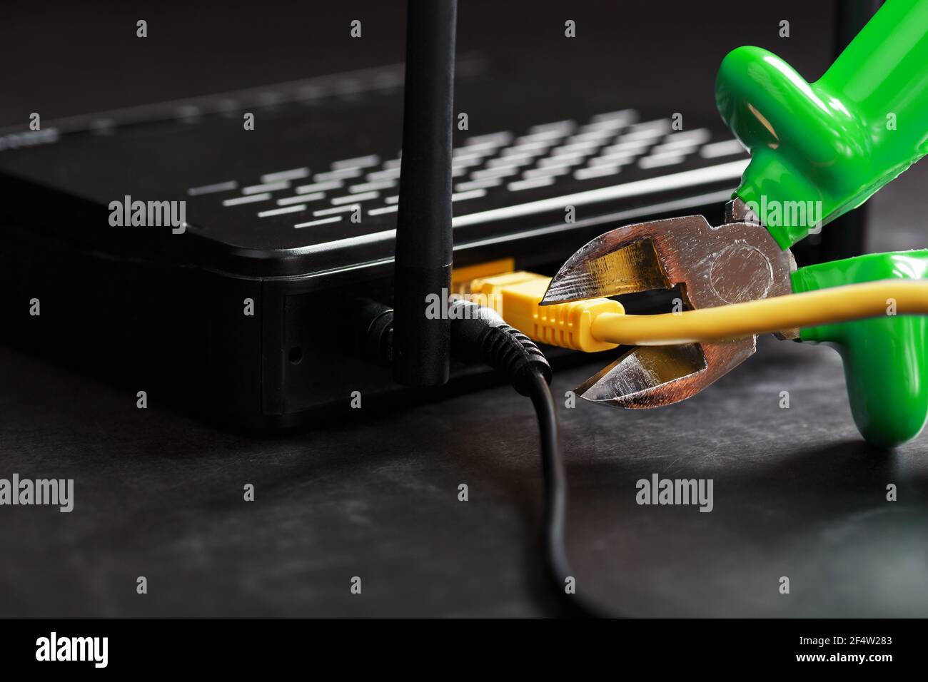Cable cut pieces hi-res stock photography and images - Alamy