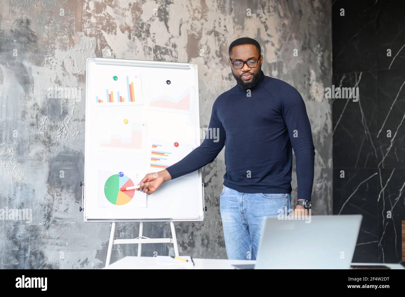 Guy point hi-res stock photography and images - Alamy