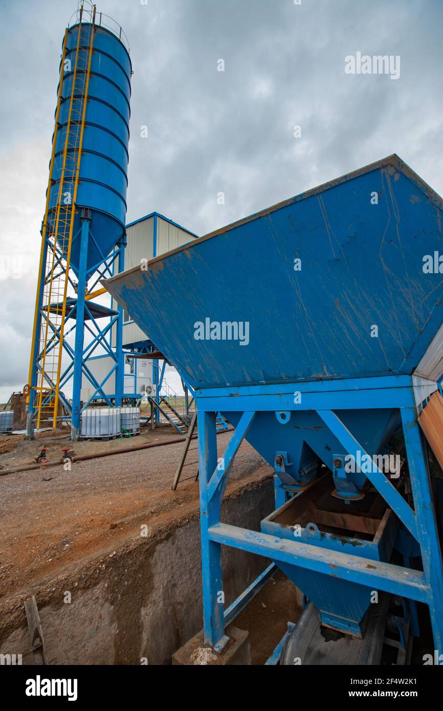 Sand loading tower hi-res stock photography and images - Alamy