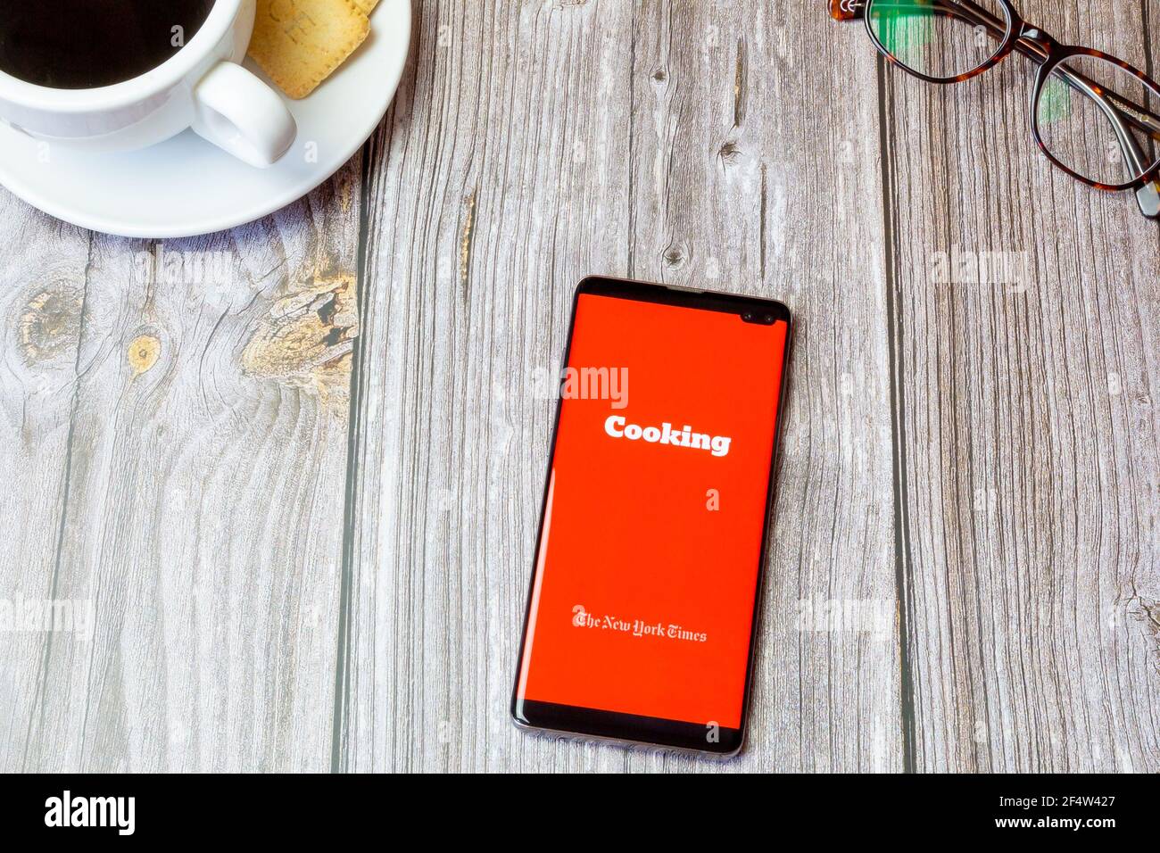 Phone screen mock cooking hi-res stock photography and images - Alamy