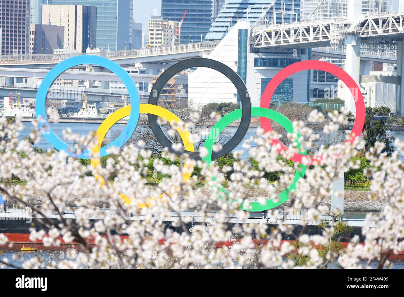 This Monument to the Tokyo Olympics (Tokyo 2020) in Odaiba near the ...