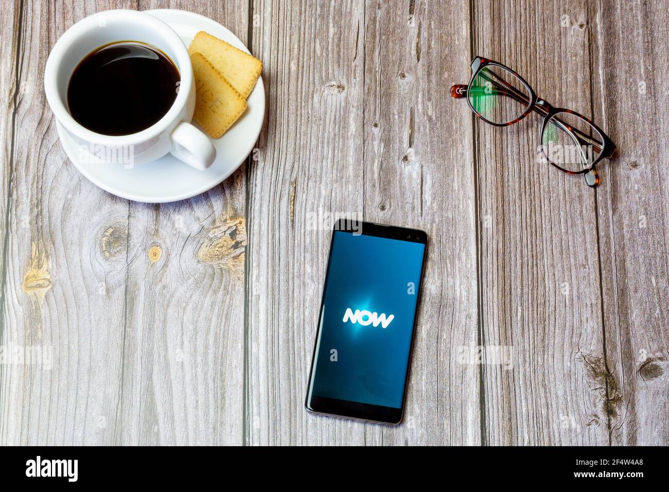 Sky now app hi-res stock photography and images - Alamy