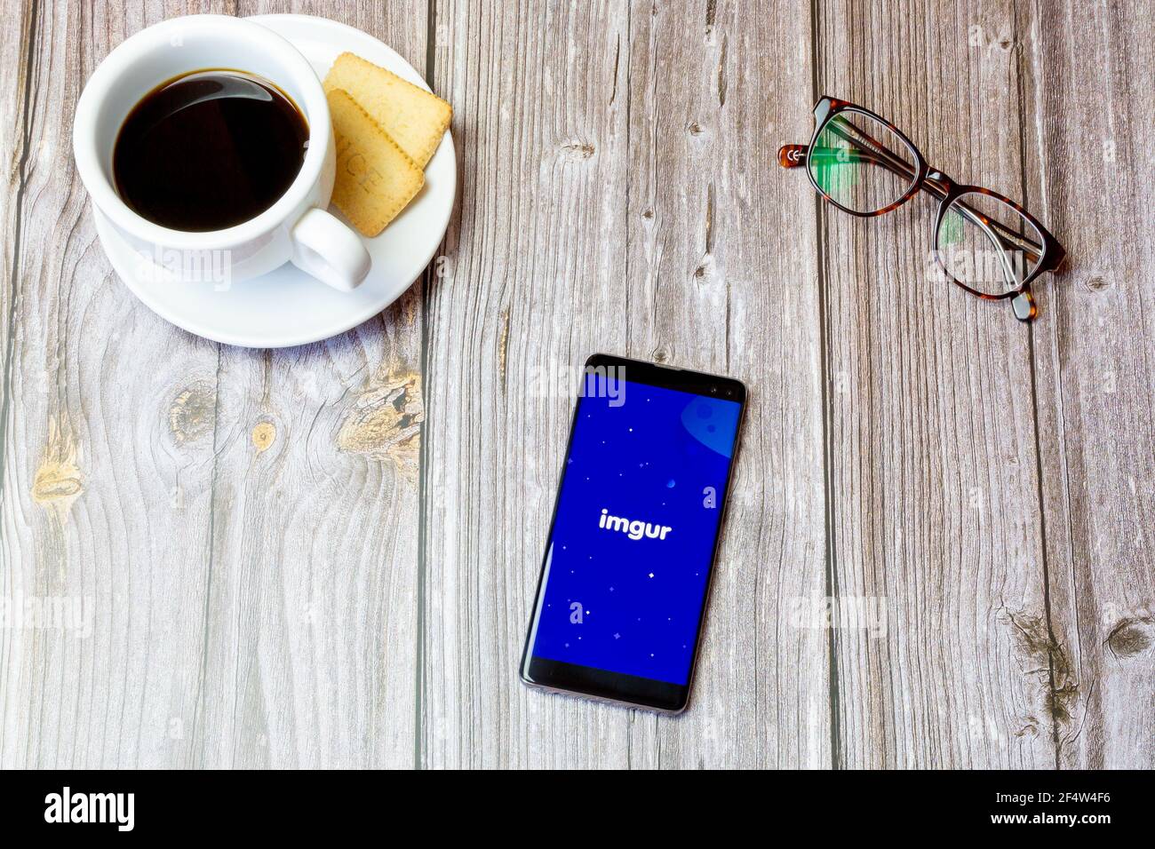 Imgur mobile phone hi-res stock photography and images - Alamy