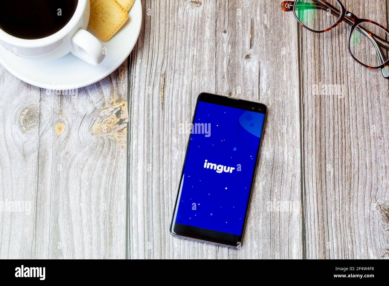 Imgur Mobile Phone High Resolution Stock Photography and Images - Alamy