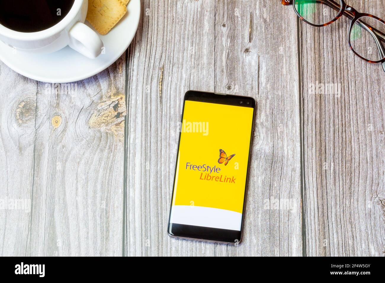 Freestyle librelink app hi-res stock photography and images - Alamy