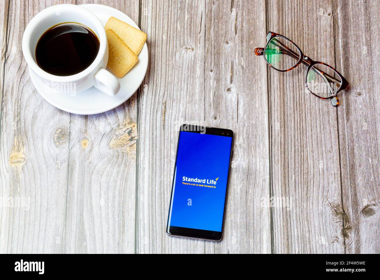 Standard life app hi-res stock photography and images - Alamy