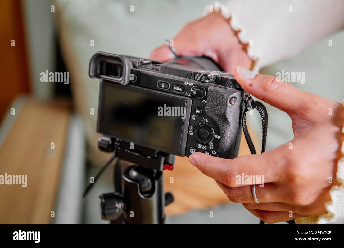 Setting up a camera hi-res stock photography and images - Alamy