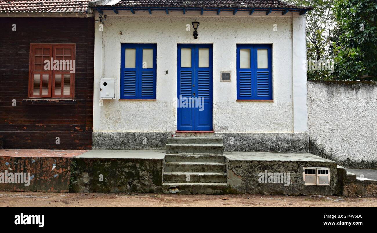 Niteroi museum brazil windows hi-res stock photography and images - Alamy