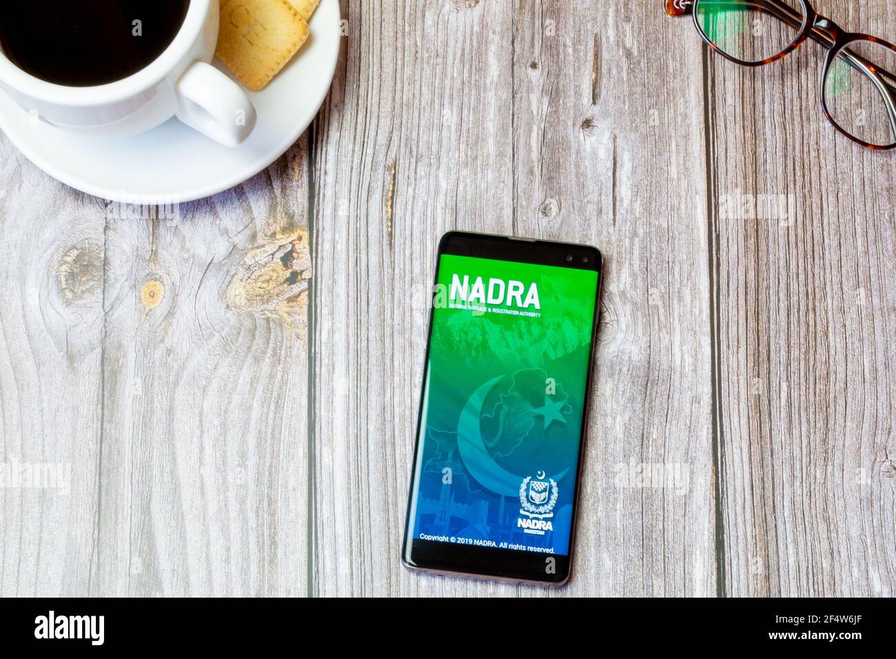 Application mobile nadra hi-res stock photography and images - Alamy