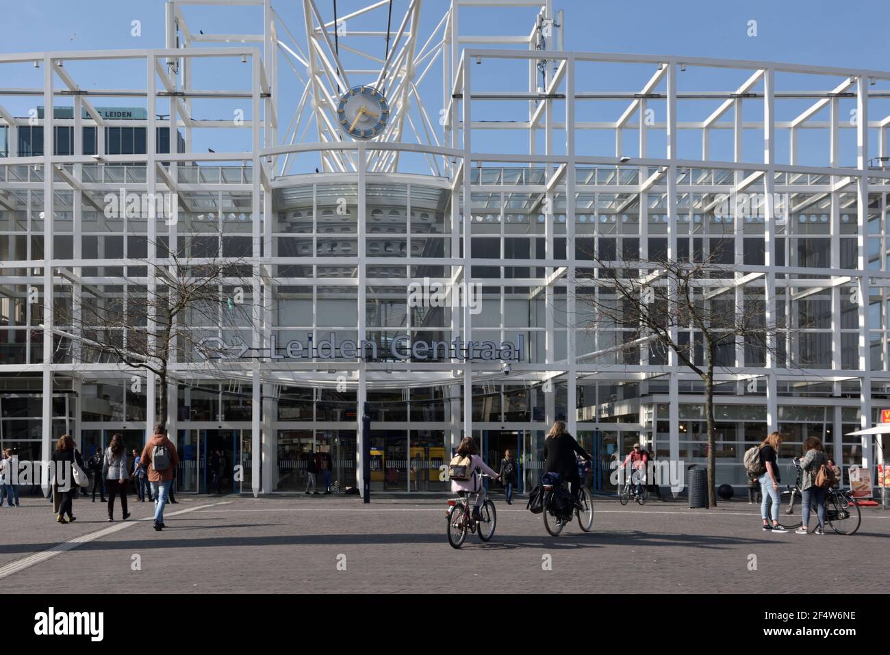 Leiden central station hi-res stock photography and images - Alamy