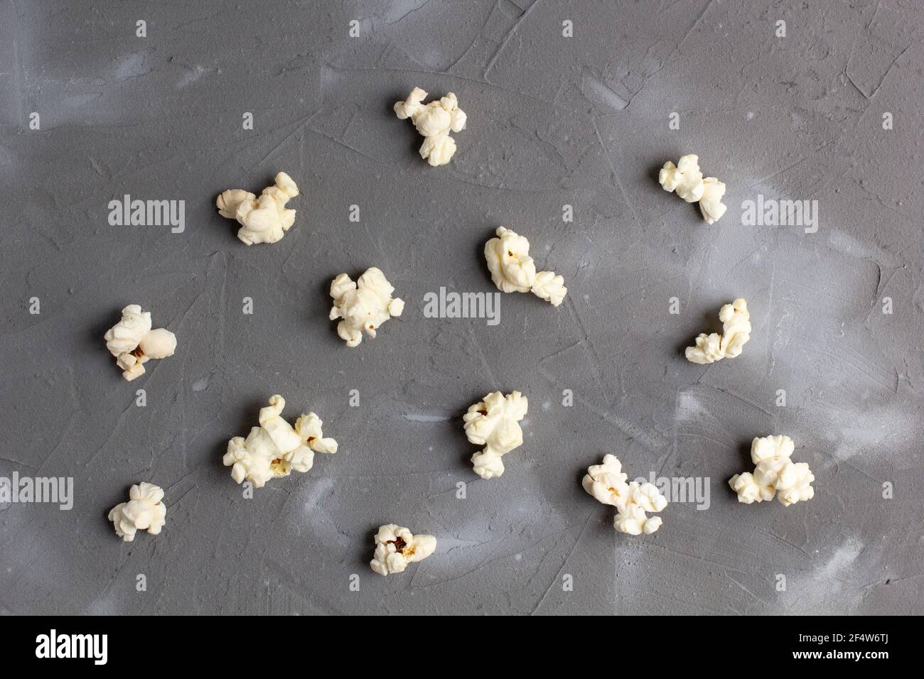 Popcorn pattern on grey stone background. Top view Stock Photo - Alamy